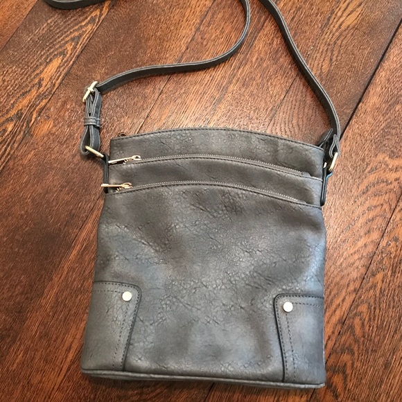 Alyssa | Bags | 26 Like New Crossbody Bag | Poshmark